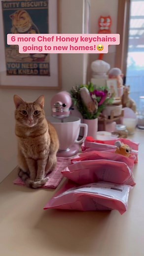 We put up some limited edition Chef Honey keychains in our Etsy shop, get yours now if you missed out on the previous release! 💖 Link Below ⬇️ | Princess Honeybelle