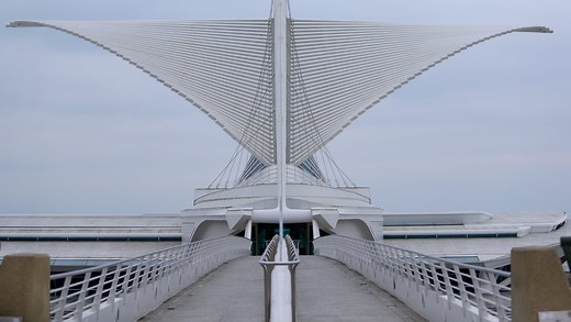 Time lapse of the Milwaukee Art Museum wings opening and closing