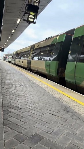 Southern Class 171 Approaching its Final Stop London Bridge