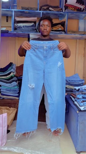 ✨Grace Your Day With Something Beautiful.Wideleg denim boyfriend only going at an affordable price of K200.🤑🛒 Call/whatsapp: 260770790848 Your number one plug for authentic thrift fashion!📍 📍Location:Kamwala bus station//Kambendekela House.🏠 Delivery Country wide🇿🇲 #fyp #fypシ #viral #foryoupage #clothes