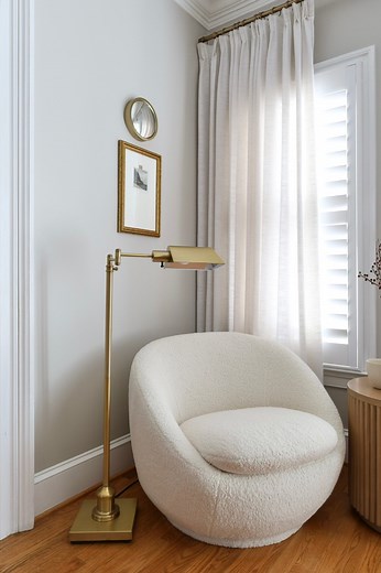 Brass reading lamp from Amazon height adjustable to your needs. Link in comments | Stefana Silber Blog