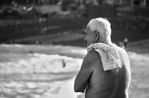 Elderly body surfer is California's 'human thermometer'
