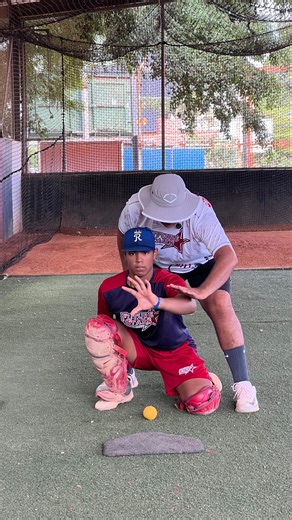 𝙁𝙐𝙏𝙐𝙍𝙀 𝙎𝙏𝘼𝙍𝙎 𝘽𝘼𝙎𝙀𝘽𝘼𝙇𝙇 𝘼𝘾𝘼𝘿𝙀𝙈𝙔 | ¿Engaño o técnica pura? 🤔⚾️ El framing siempre ha sido la “magia oculta” del béisbol. Convertir una bola en strike puede ser la diferencia... | Instagram