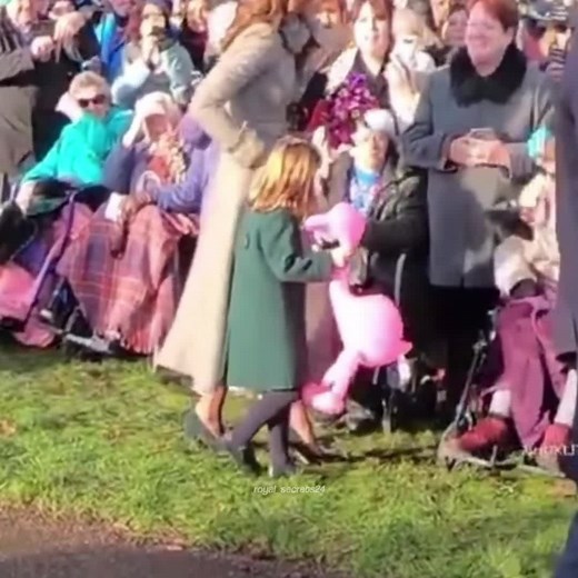 Queen Elizabeth and Princess Charlotte: Heartwarming Moments 🫂