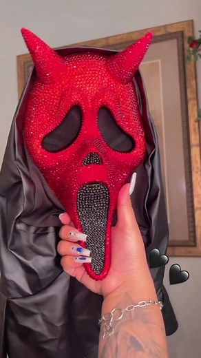 Blinged out Red Devil ghostface mask 🖤🔪 #fypシ #fyp #ghostface #screamitout #horror #horrorlovers #ghostfacecosplay #ghostfacehalloween #halloweencostume #halloweenlook #spookyseason #screammovie #scream #horrorfans