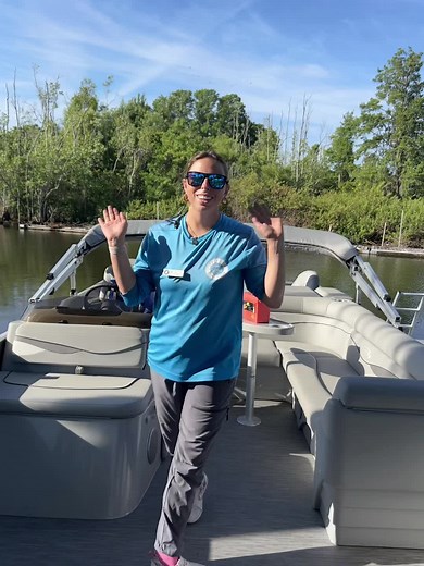 How to properly put down a binington pontoon and hurricane deck boat ladder #boatlove #winterhavenfl #chainoflakes #freedomboatclub