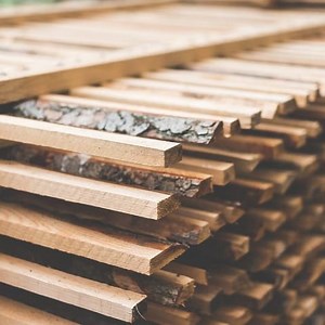 What is the kiln-dried wood moisture content? What pros say