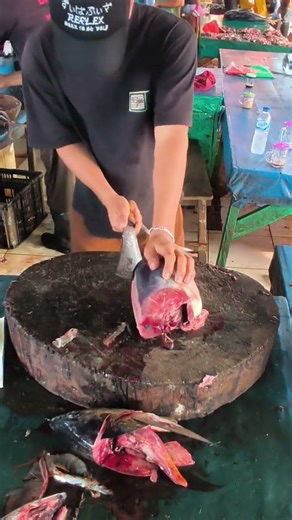 Amazing🔪Small Tuna Filleting - Fast & Clean #viralshorts #fillet #fishcutting #seafoodskills