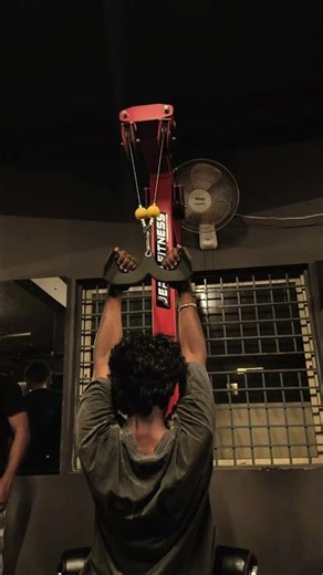 Building that V-taper one rep at a time.Control the weight. Feel the lats