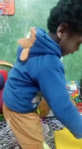 “ADL Problems? Dressing Delays? Poor Focus? This Activity Can Help!” “Stop Forcing Writing! Fix Dressing & Hand Strength First — Try This ✨” 🌟 Why therapist does this activity? 1️⃣ Body Awareness (Proprioception) जब pegs back side पर लगते हैं, child को feel करना पड़ता है कि clip कहाँ लगी है. This improves body awareness. 2️⃣ Shoulder & Arm Strength Back side से remove करने के लिए child को arm ऊपर और पीछे ले जाना पड़ता है. This builds shoulder stability, which is very important for writing. 3️⃣ 