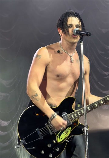 had the best night seeing @yungblud in melbourne 🖤🖤 #yungblud #melbourne #concert #fyp #idolsworldtour