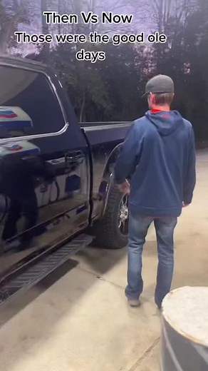 Good ole days! #gas #gasprices #katwilliams #katwilliamscomedy #bond #ford #f150 #comedy #laugh #funny #joke #relatable #gasstation #fyp #foryou #foryoupage #viral #trending #viralvideo #ShowYourJOWO #FORDfortheBuilders #passthebic