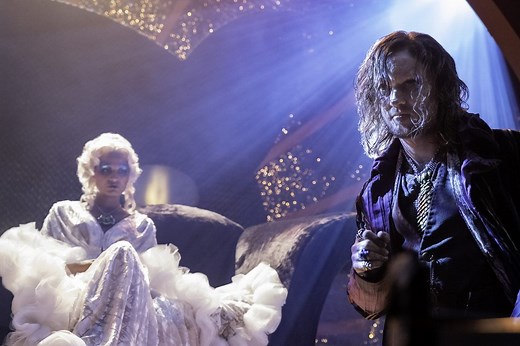 A Babysitter's Guide to Monster Hunting (2020) | Videos - Trailer | ČSFD.cz