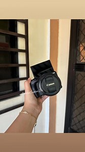CANON M3 🏷️Php 17,500 Quick specs ✅24.2mp mirrorless camera ✅Flip screen ✅Touchscreen ✅user friendly ✅has wifi Important details, The unit is working fine, there is a slight (Super slight) vignetter on the corners of the screen sobrang liit lang check nyo sa photos, Yung lagayan ng external flash is my slight rust lng dn, may takip naman kaya d nakkita. disclaimer: The units is 2nd hand item, kindly manage your expectations. Please read our rules (posted on our page)before placing your order. T