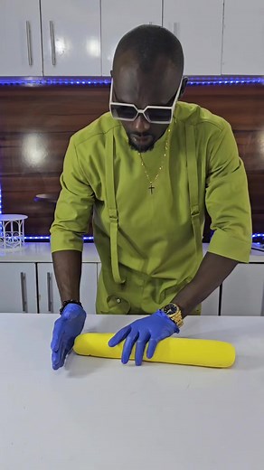 Happy Sunday fan . Fondant made easy with our magic sharp edge board. Available in some states in Nigeria. . You need medium consistency of fondant to make it work perfectly. Not too hard and not too thin. . For booking send dm or reach us via whatsapp 07067421769 | Okachukwu Ofuru