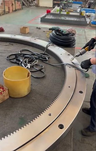 How the slewing ring be assemble in workshop #bearing #machine #slewingring #heavydutybearings
