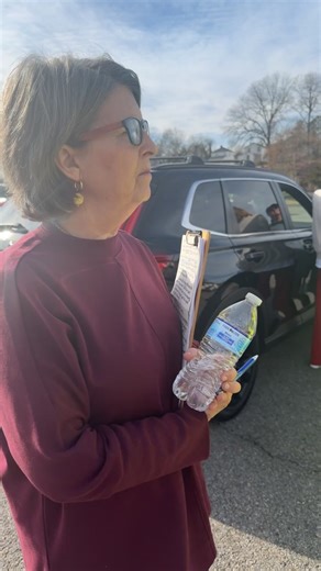 HAPPENING NOW! - Group gathered at 220 Market Street to get signatures to remove current Martinsville City Mayor LC Jones out of office - They are required to get 375 signatures | Star News TV