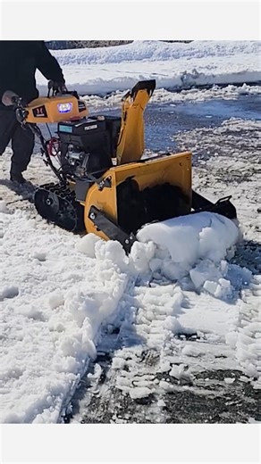 HAIGE【公式】 on Instagram: "雪を押して寄せる！！ 除雪機用 ブレードアタッチメント (HG-K1101Q・HG-ST1332 専用) #エンジン除雪機 #冬支度 #除雪 #除雪機 #除雪作業 #大雪 #雪国 #雪かき #ハイガー #haige #snowremoval #snowblower"