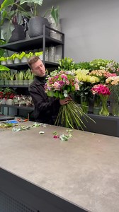 4.5M views · 149K reactions | Get inspired by Mateusz Wasak from Poland with his Bouquet-inspiration! Arend Roses - Dutch expertise and quality since 1976.  #flowerlover #bouquet #masterflorist #flowers #roses #hypericum #skills #bestofthebest #howto #diy | Master Florist | Facebook