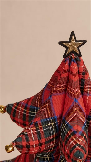 neslipatterns on Instagram: "We’re ending Sewingmas with this squishy fabric Christmas tree 🎄💚 It’s made from 6 sections, stuffed nice and plump and finished with hand stitching at the base. The pattern includes 3 different sizes, so you can sew a whole little forest for your shelves, table decor or kids’ rooms. The Christmas tree pattern is FREE to download on my website, and you’ll also find it as a bonus with holiday Etsy purchases. Link in bio if you want to make your own soft little tree