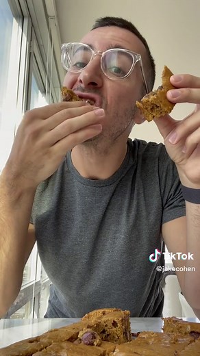 ONE BOWL BROWN BUTTER PUMPKIN BARS!! As always, my holiday baking star...