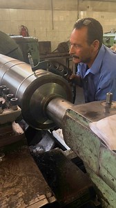 Checking the diameter using a micrometer🏭✅ #repair #manufacturing | مصنع الجندى للصناعات المتطورة-El Gendy for Advanced Industries