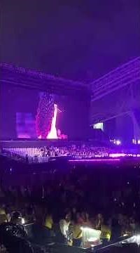 Chuwi, la banda que grabó WELTiTA con Bad Bunny, abrió primer concierto del boricua en Costa Rica.