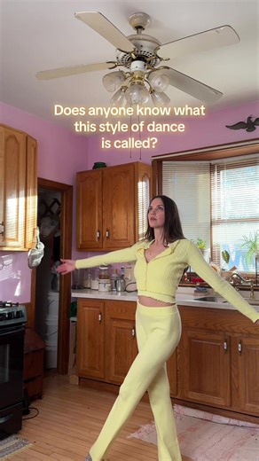 I learned it in meditation. Now I dance like this everyday to stay in my center and peaceful. I love it 🦅 #flowstate #flowartist #flowarts #juggler #juggling