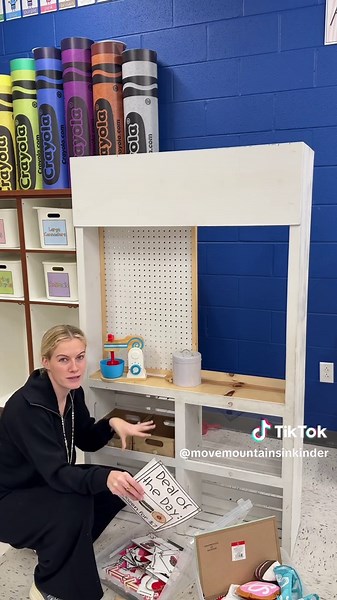 Setting Up Classroom Dramatic Play Stand for Kindergarten Students