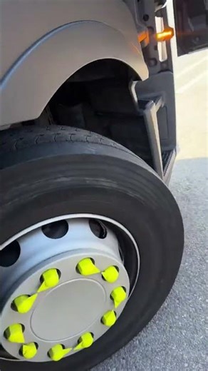 Admiring the engineering of rear steer trailers!! 👀 #hgv #hgvdriving #newdriver #trucking #london