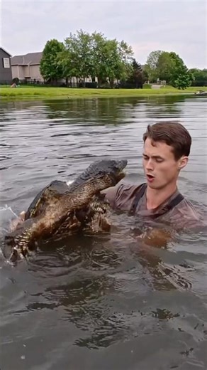 DANGEROUS Snapping Turtle Catch!
