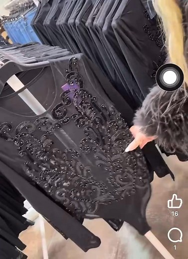 🖤🖤🖤NASZ BESTSELLEROWY MODEL Z NAJNOWSZEJ KOLEKCJI WIZYTOWEJ 2025🖤🖤🩶UZUPEŁNIONY 🖤🖤🖤PRODUCENT WŁOCHY 🖤🖤🖤 Body i koszula z aplikacją dostępne w kolorze czarnym 🖤🖤🖤 Rozmiar uniwersalny. Pasuje S M L Serdecznie zapraszamy do składania zamówień 🖤🖤🖤 | Isabelle