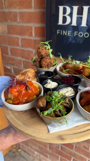 You know what Friday means! Tapas is back on the menu, for the weekend✨ Perfect nibbles to enjoy in our cosy, countryside pub- maybe with a glass of wine with friends! Or, enjoy as a starter before your main. We have a tables left to book for the weekend! We do highly recommend you book for Friday evening, Saturday evening and Sundays! Walk-ins welcome for lunch time🫶🏼 📍 CW5 8DQ 📞 01270780917 💻 https://thebhurtporeinn.co.uk/book-your-table #thebhurty #thebhurtpore #nantwich #cheshire #food 