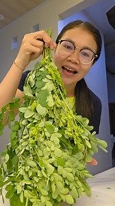 1.2M views · 30K reactions | Pertama kali cobain daun kelor direbus makan dgn celer mercon 襤 #mukbang | Gusti Ayu Trihandayani | Facebook