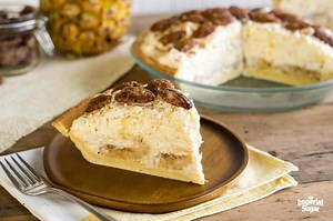9K views · 124 reactions | Hankering for a Southern sweet treat? The delicious flavors of traditional hummingbird cake are fused into this easy-to-make and very flavorful Hummingbird Pie. Recipe: https://bit.ly/2wYthly | Imperial Sugar | Facebook