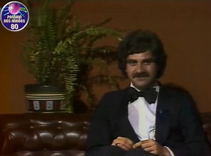 🎧 "Collaro Show" est une émission de télévision humoristique animée par Stéphane Collaro. Elle a été diffusée du 6 octobre 1979 au 17 juin 1981 sur Antenne 2, d'abord le samedi soir en seconde partie de soirée d'octobre à décembre 1979, puis le mercredi soir en première partie de soirée (une fois par mois) à partir de 1980, et était animée par Stéphane Collaro, Roland Magdane, Philippe Bruneau, Martin Lamotte, Guy Montagné, Jean Roucas, Claire Nadeau, Alain Scoff, Pit et Rik, Sonia Vareuil, Pie