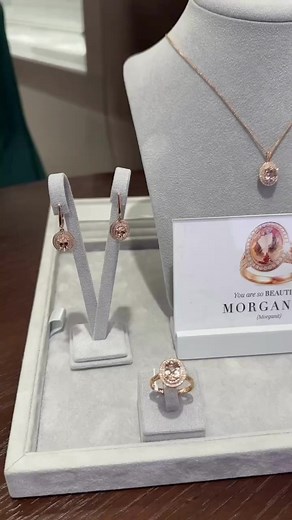 32K views · 169 reactions | Ružové zlato, diamanty a v centre pozornosti úchvatný ružovkastý drahokam morganit.  Takáto očarujúca kombinácia na vás čaká v sade šperkov s prírodným morganitom, ktorú máme aktuálne vystavenú v našej novootvorenej prevádzke iZlato Forever v bratislavskej Eurovea 2. Samozrejme, šperky nájdete aj na www.izlato.sk. ✨Reel made by @hugothejeweller | izlato.sk | Facebook