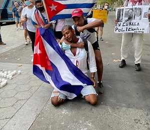 Poema “¿Por qué me matas cubano?” de Alexis Valdés en versión musical