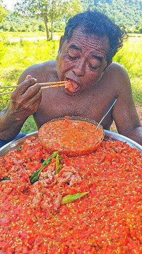 6.1M views · 71K reactions | yummy spicy beef with red chili sauce | Felton Cooking | Facebook