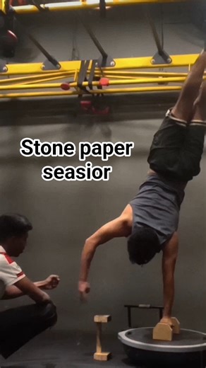 when one arm is enough 🥶 #calisthenics #motivation #streetworkout #sports