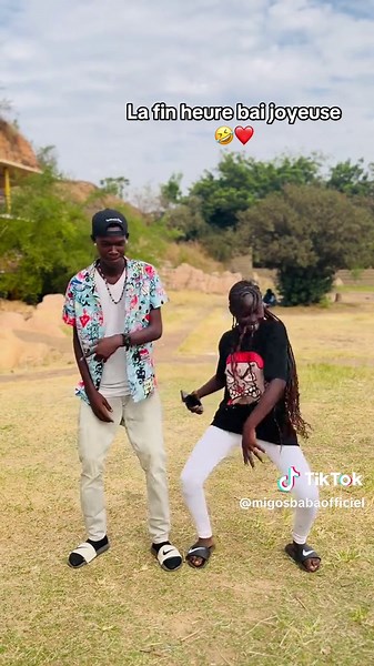 Mais c’est pas facile la chorégraphie 😂💔#vues #viral @Sora_Elma🧢👑 @•𝔇🩷🌸 @✦ NiAnG Officiel ✦🇲🇱 @AG_MOMO⭐️ @💦PrInCe🍀