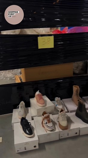 Totale Liquidatie van topmerken zoals Bellerose, Hampton Bays, Paprika , Lyle & Scott, Xandres, Mayerline & many more. Tot 85% korting! 🛍️🔥 Ontdek 5000m² vol fashiondeals in Sint-Niklaas— Mis deze kans niet en reserveer nu! 🎉 | Shopping Event Vip