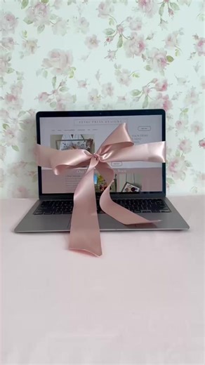 Pressed flower preservation in Ontario 🌸 Our new website is officially live — making it easier to book custom flower preservation for wedding bouquets and sentimental blooms. Each piece is carefully pressed and framed by hand in Ontario, turning flowers into timeless keepsakes. ✨ 5% off flower preservation bookings until Sunday Book at petalpressdesigns.ca #weddingbouquetpreservation #flowerpreservation #floralpreservation #fyp #weddingflowers