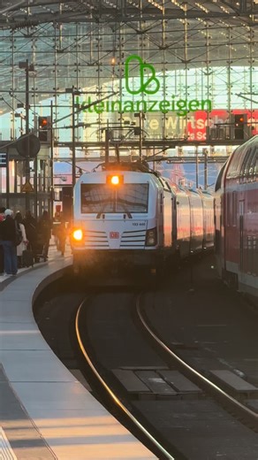 Railcolor News on Instagram: "🇩🇪 Germany’s newest long-distance train: The ICE L ⬇️ This new ICE L is the first ICE to offer completely level boarding, and is built by Spanish manufacturer Talgo 🇪🇸 It differs quite from previous iterations, as it consists of a more traditional coach and locomotive configuration, rather than a multiple unit/power car Siemens Vectron locomotives have been temporarily leased, as the matching class 105 locomotives have not been authorized yet 🚫 The first trial