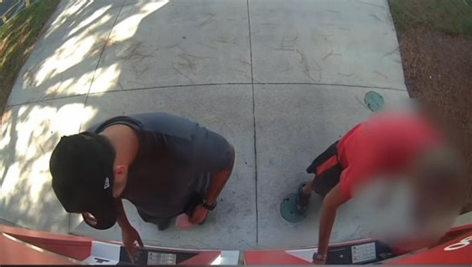 🚨 SCAM ALERT: Florida Police Warn of New ATM Scheme Targeting Victims Across the State Police in Clearwater are warning residents about a new ATM scam that has already claimed several victims and could be happening across Florida. According to investigators, a group of three thieves has been traveling up and down the state using a clever trick to steal debit cards and PINs. Here’s how it works: 1️⃣ The suspects jam ATM card slots with quarters or paper, making it seem like the machine is broken