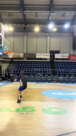 Déplacement en Grèce pour la Champion’s League ✈️🇬🇷#vlogs #basketball #sportsontiktok #turkish