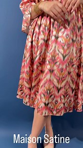 Pour vos petites sorties ,une jolie robe cache coeur en satin Armani ,jupe doublée .,♥️♥️ Se décline en deux coloris. Du 38 au 46 4300 da Boutique Satine Cheraga 0776598911 0791201625 Marhba 🥰❤️ | Création Satine