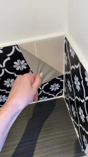 Easy Vinyl Removal From Tiles - DIY Home Hacks