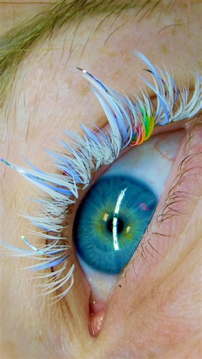 🌈 PULL UP ✨ Plant nerds, Lego addicts, glam ghouls, BookTok babes, creative chaos lovers, I’m here for you. I’m Jessica Valentine and I specialize in color lash extensions that pop, transform your eye color, and match your exact brand of weird. 🤘🏻🖤 Anime-inspired lashes? Cosplay lashes? Asymmetrical lashes? Full send Rainbow lashes? Textured custom mapped lashes? I personalize every color lash extension set for the ones who don’t do “basic.” 🖤 Thinking about trying color lash extensions? Do