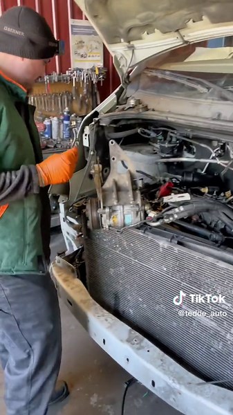 Furtunelu’😂😂 #tedde #auto #satchinez #teddeauto #fy #besafe #mechanic #mechaniclife #cars #service #problemsolved🔥